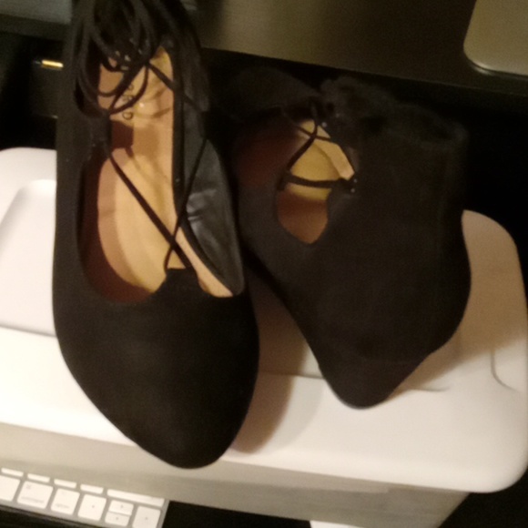torrid | Shoes | Black Tie Up Shoe | Poshmark